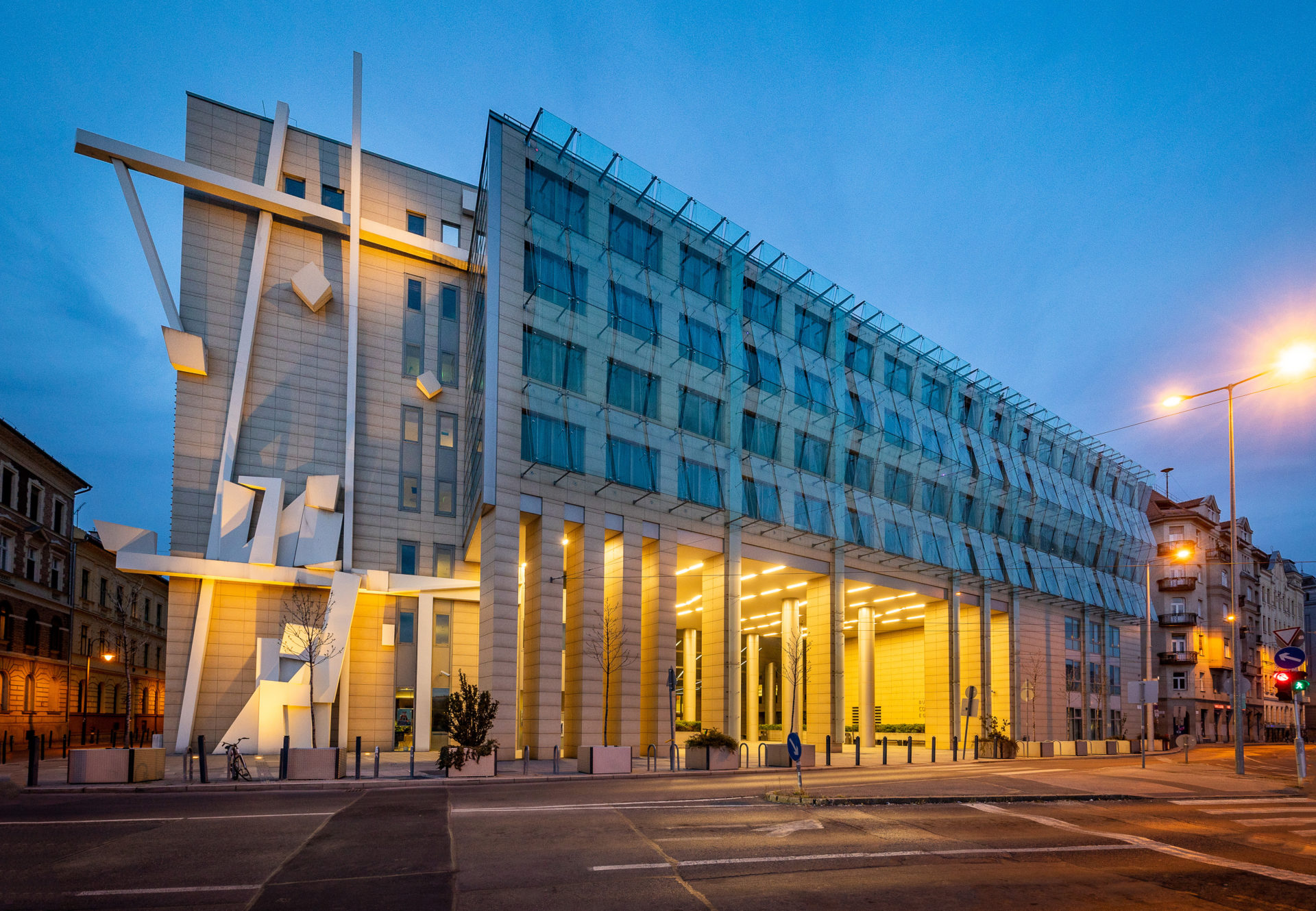 Parallel exploratory and confirmatory factor analysis of the Hungarian ...