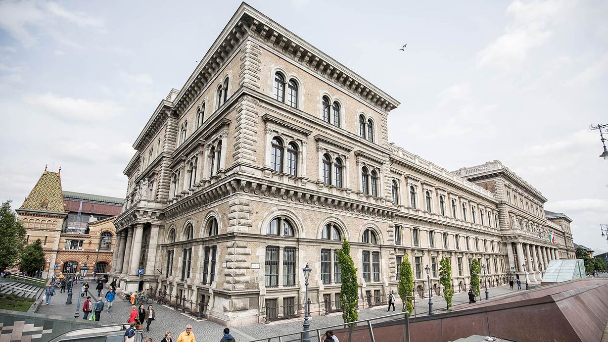 The North Gate of the Main Building reopens - Corvinus University of ...