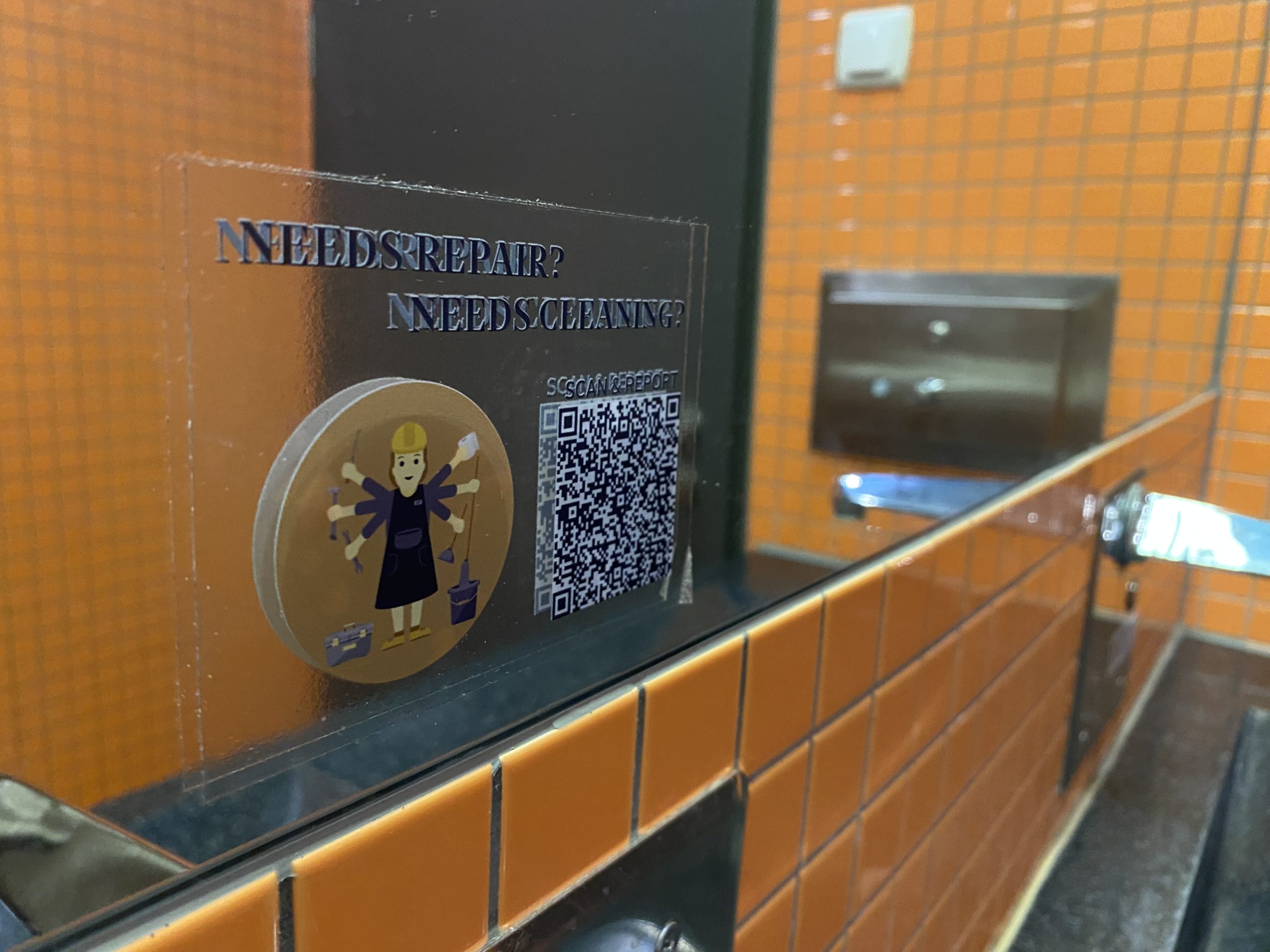 Instant cleaning request and technical fault report via QR code ...