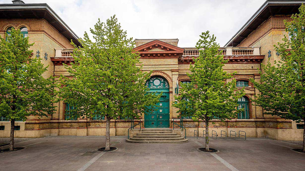The Sóház (Salt House) building remains closed on Saturdays - Corvinus ...